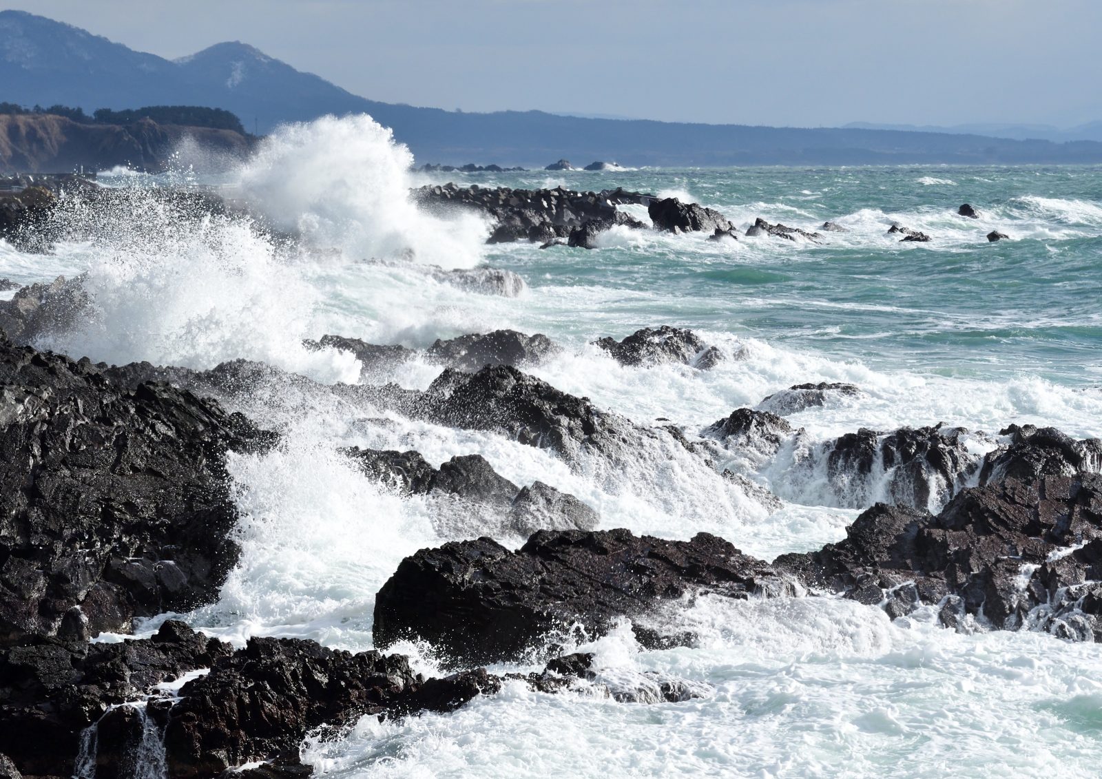 The Sea of Japan in winter | Shirakami Sanchi | Visit Shirakami Tread ...